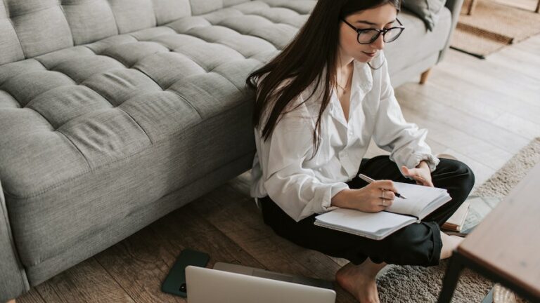 Earning Money Online Through Freelance Writing: A Guide to Getting ...